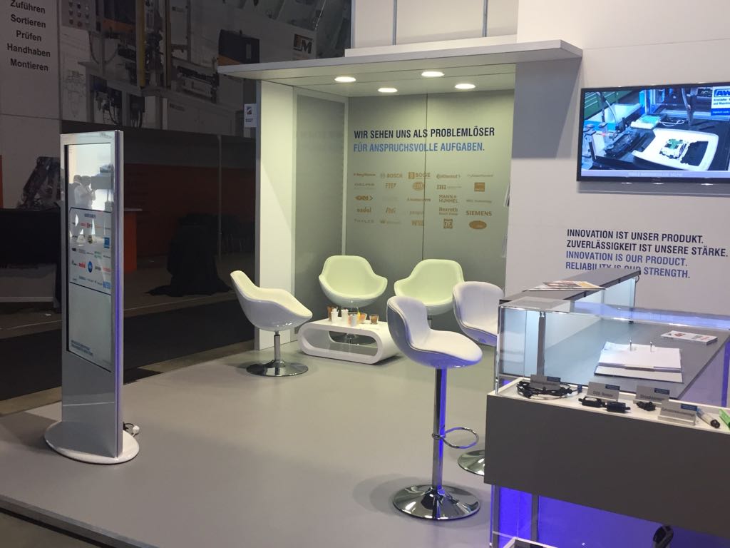 Design Display Stelen in vielen Farben, Formen und Größen